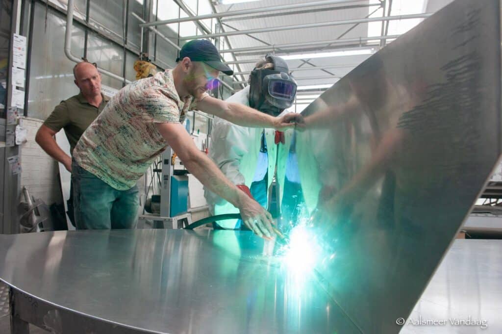 Eerste las voor nieuwe historische praam - AALSMEERVANDAAG